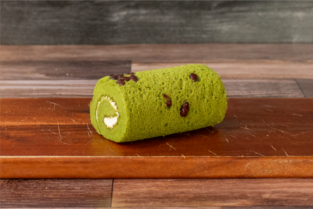 Matcha Red Bean Roll - 85C Bakery Cafe